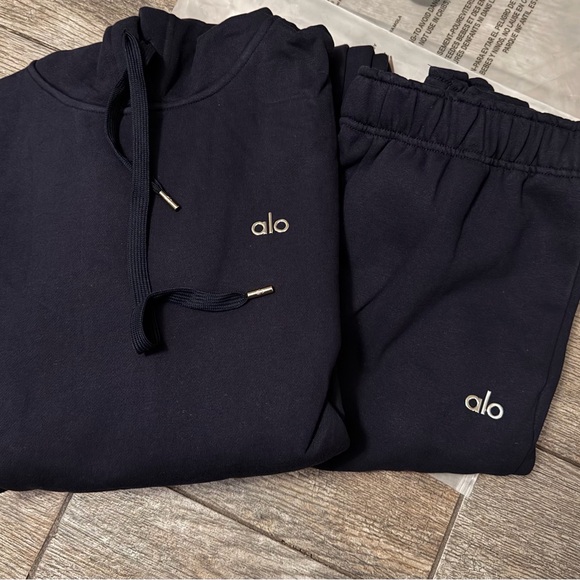 ALO Yoga | Sweaters | Alo Yoga Accolade Hoodie Joggers | Poshmark